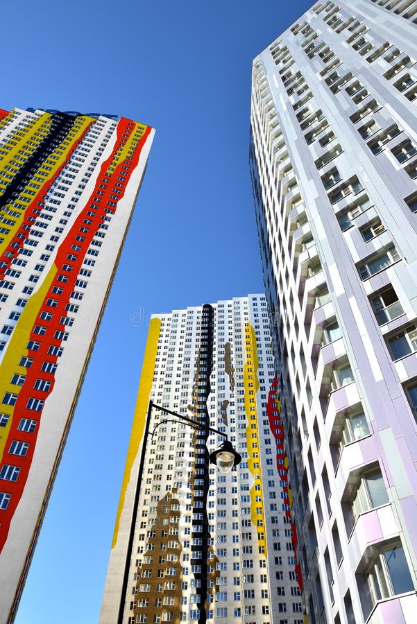 Nuovi Edifici Residenziali Moderni a Mosca, Russia Immagine Stock ...