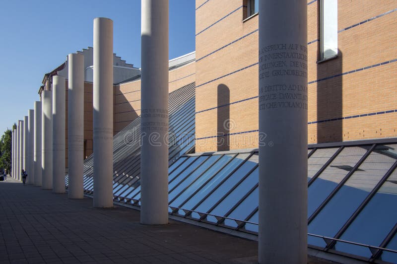 Modern columns editorial image. Image of contrast, buildings - 55659900