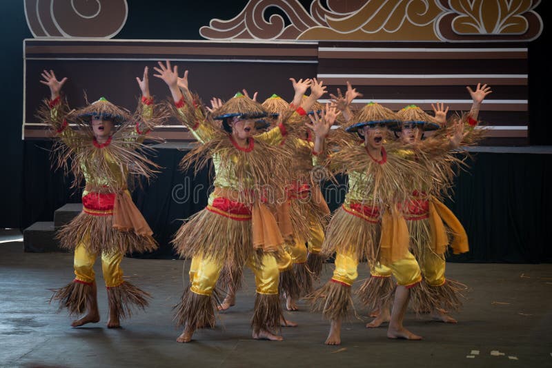 Dance Performance at Parade Tari Nusantara 2014 Editorial Photo - Image ...