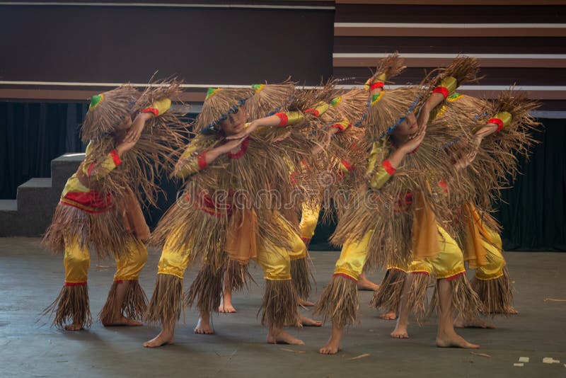Dance Performance at Parade Tari Nusantara 2014 Editorial Photography ...