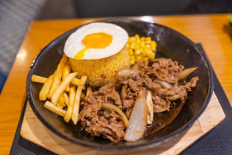 Nutritious Stir-fried Beef Rice Meal in Sizzling Iron Platter Stock ...