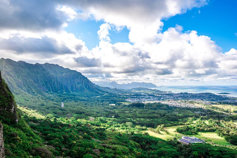 Nuuanu Pali Lookout on a Beautiful Sunny Day Stock Image - Image of ...