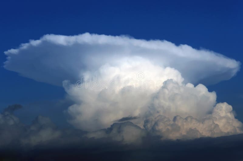 Nuvem de Cumulo Nimbus imagem de stock. Imagem de fiji - 6693145