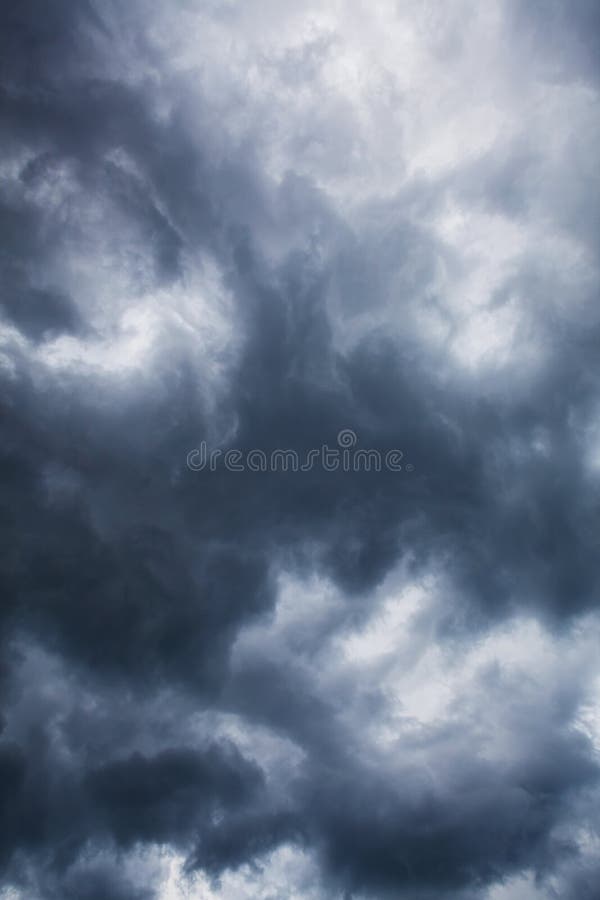 Nuvens escuras imagem de stock. Imagem de nuvem, pesado - 38876459