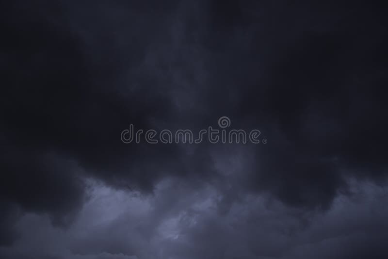 Nuvens escuras foto de stock. Imagem de atmosfera, escuro - 52717008