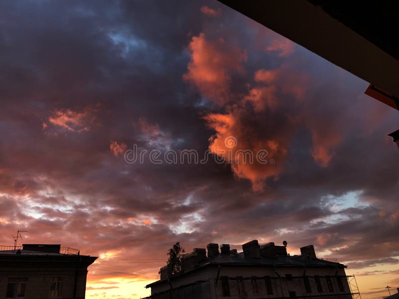 Nuvole rosa fotografia stock. Immagine di bello, rosa - 129748958