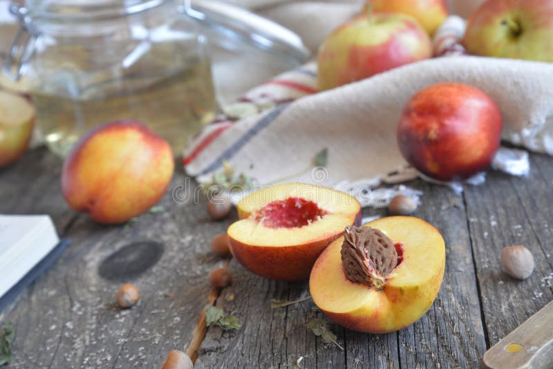 Bio nektarin arkivfoto. Bild av orange, natur, sunt, jordbruk - 98236182