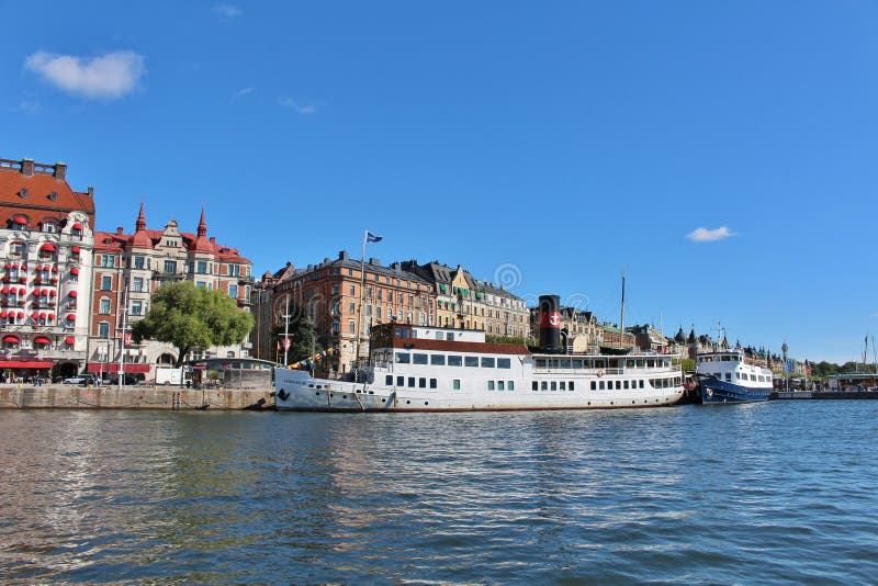 Nybroviken i Stockholm redaktionell arkivbild. Bild av josefin - 101853707