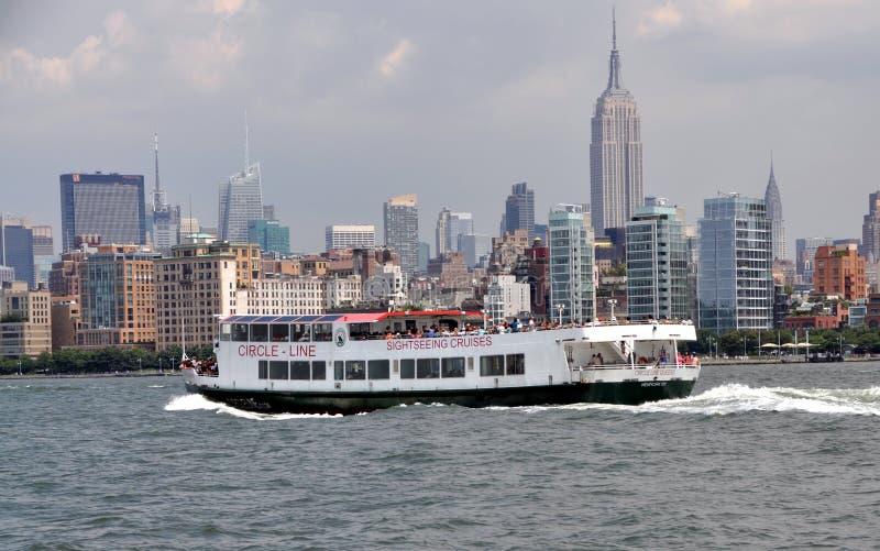 NYC: Circle Line Tour Boat editorial image. Image of cruise - 14616900