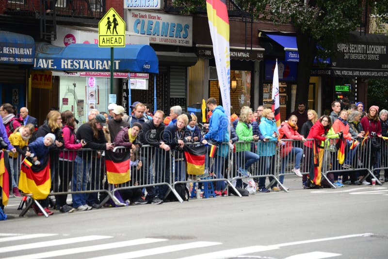 2017 NYC Marathon - Fans editorial photo. Image of bronx - 103268556
