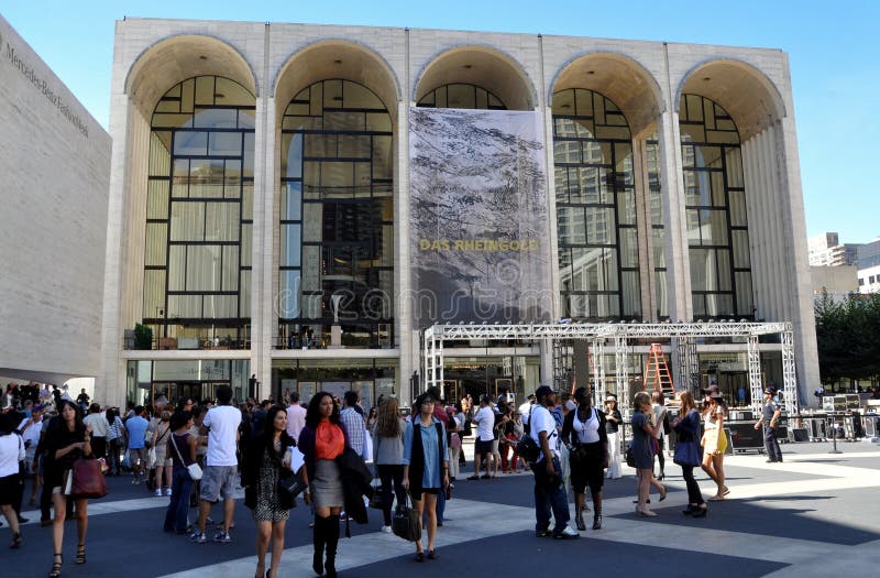 NYC: Metropolitan Opera House -Fashion Week Editorial Photography ...