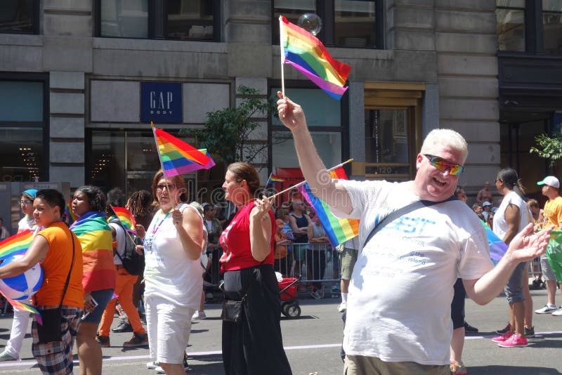 2014 NYC Pride March photographie éditorial. Image du homosexuels - 42037667