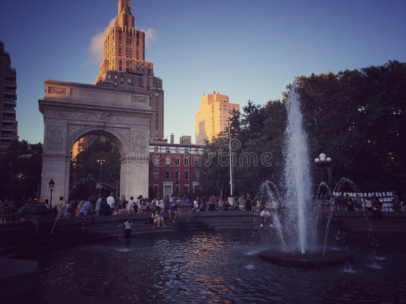 NYC sunset at the park editorial photo. Image of washington - 58310306