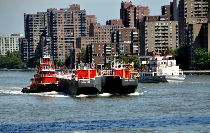 NYC: Tugboat Pushing Barge on East River Editorial Image - Image of ...