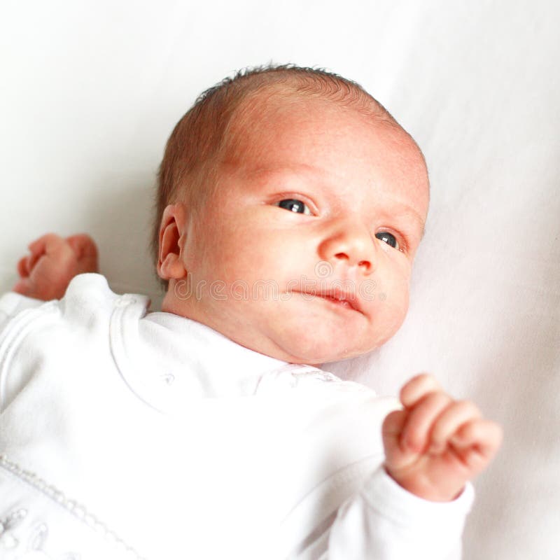 Nyfödd pojke fotografering för bildbyråer. Bild av lyckligt - 9489345
