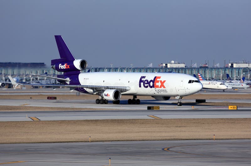 O Avião De Fedex Chega Em Chicago Imagem Editorial - Imagem de chicago ...