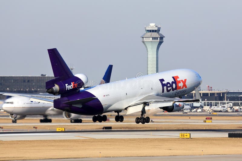 O Avião De Fedex Chega Em Chicago Imagem Editorial - Imagem de chicago ...