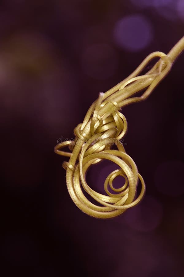 O Bigode Da Nuvem Com a Espiral Da Curva De Forma Com Fundo Natural ...