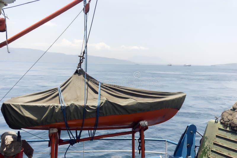 O Bote De Salvamento Na Balsa Ou No Navio Foto de Stock - Imagem de ...