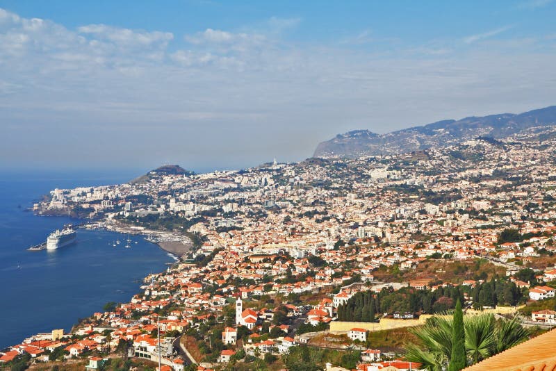 O Capital Da Cidade De Madeira Funchal Foto de Stock - Imagem de atlântico, beleza: 22195208