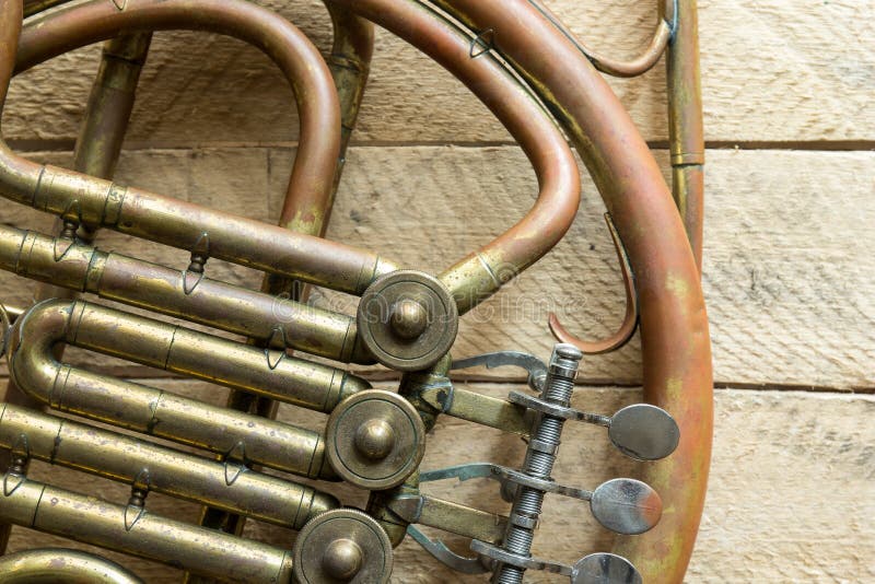 O chifre velho imagem de stock. Imagem de chifre, chaves - 63131755