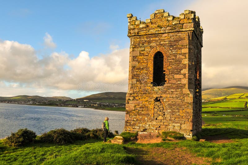O Dingle da torre de vigia imagem de stock. Imagem de pessoa - 34900769