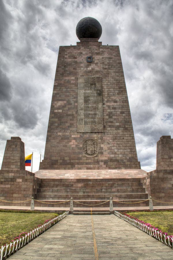 O Equador Em Mitad Del Mundo Foto de Stock - Imagem de curso, médio ...