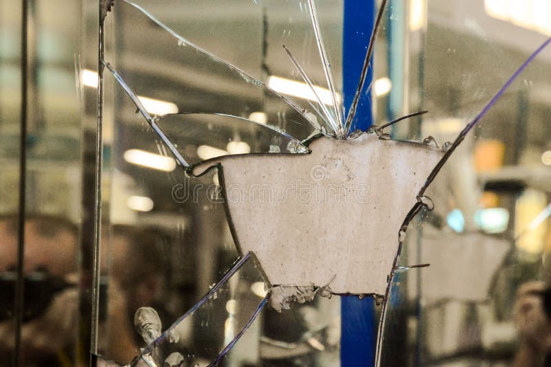 Espelho quebrado quebrado imagem de stock. Imagem de quebrado - 25977149