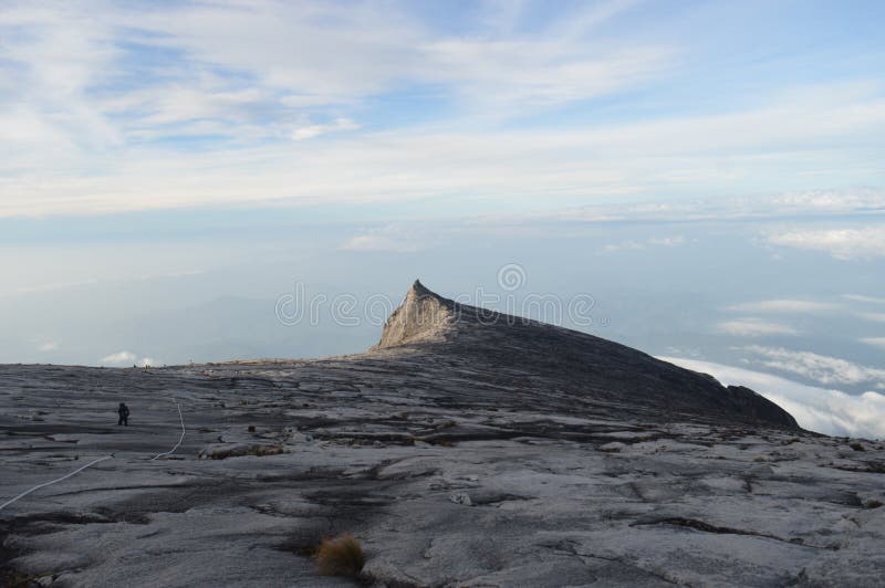 O Monte Kinabalu Em Sabah Malaysia Imagem Editorial - Imagem de altura ...