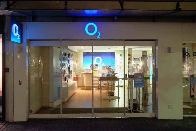 O2 at night editorial image. Image of space, signs, night - 58994205