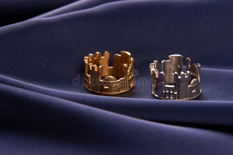 O Ouro E a Prata Soam Na Forma De Um Castelo Imagem de Stock - Imagem ...