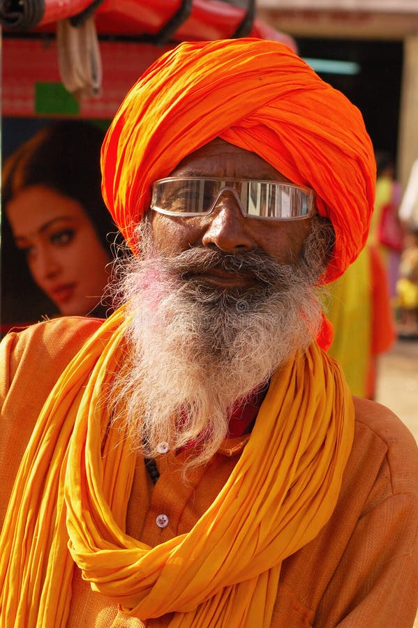 Padre Indiano Durante O Ritual De Kolabau. Fotografia Editorial ...