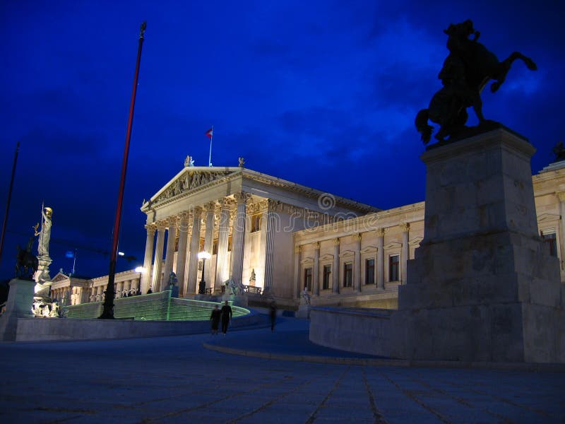 O Parlamento Austríaco Na Noite, Viena Imagem de Stock - Imagem de ...