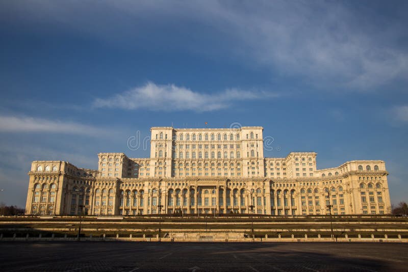 Parlamento Romeno (Casa Do Povo), Bucareste Foto de Stock - Imagem de ...