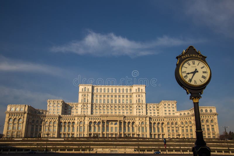 Parlamento Romeno (Casa Do Povo), Bucareste Foto de Stock - Imagem de ...