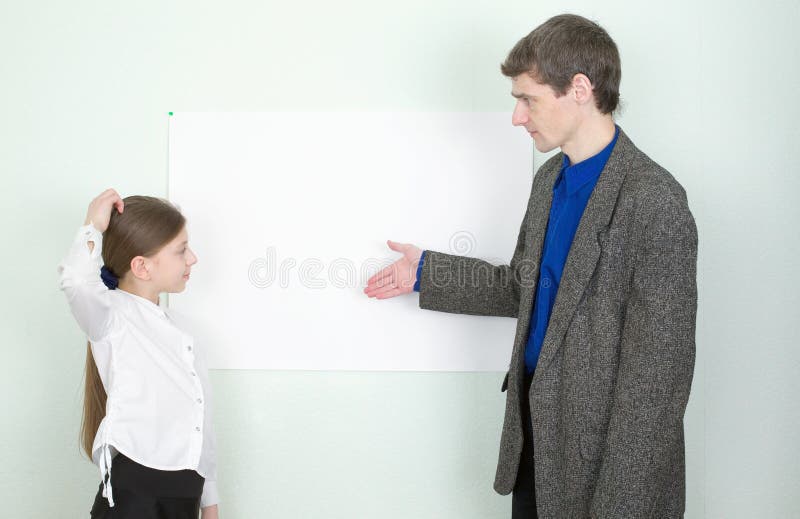 O Professor Explica Algo à Estudante Imagem de Stock - Imagem de ...