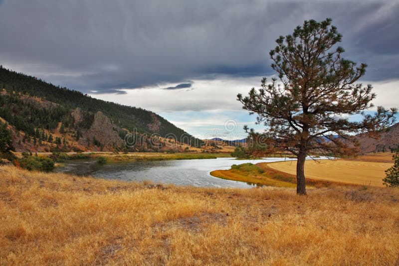 O Rio Americano Pitoresco Missouri Foto de Stock - Imagem de montanha ...