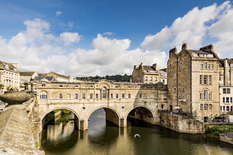 O Rio Avon Da Ponte De Pulteney Imagem de Stock Editorial - Imagem de ...
