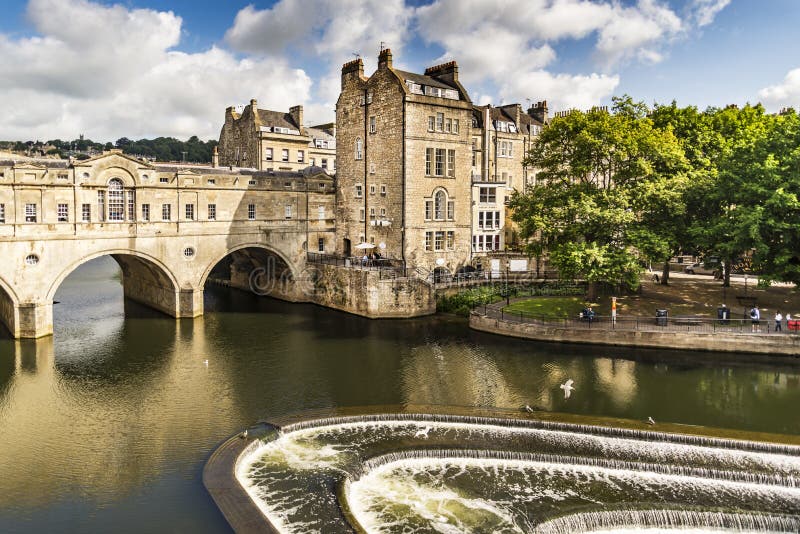 O Rio Avon Da Ponte De Pulteney Imagem de Stock Editorial - Imagem de ...