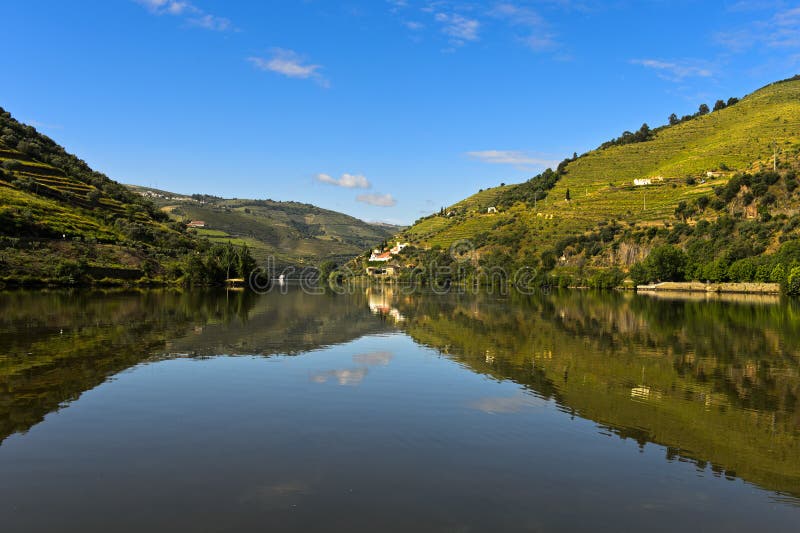 O rio de Douro imagem de stock. Imagem de português - 137406875
