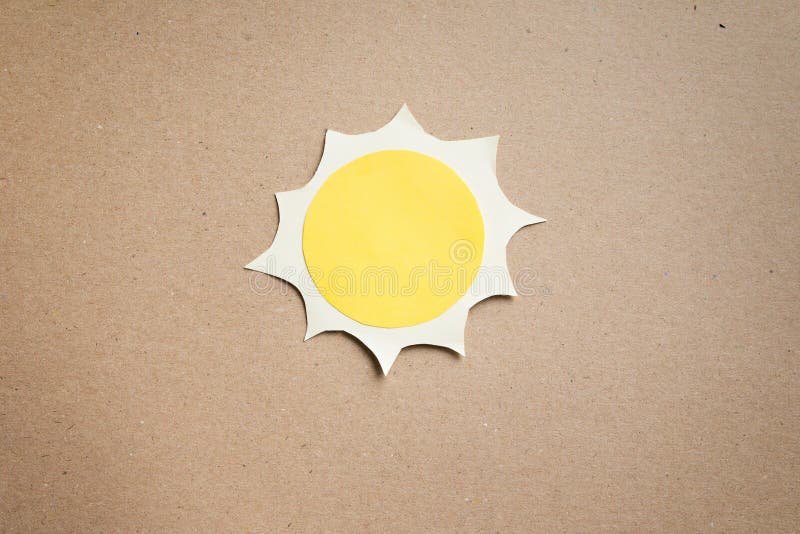 O sol feito do papel imagem de stock. Imagem de bonito - 44012507