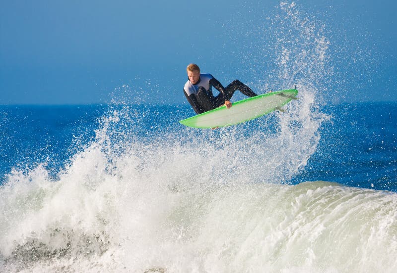 Uma Ideia Dos Surfistas De Um Por Do Sol Bonito No Oceano Foto de Stock ...
