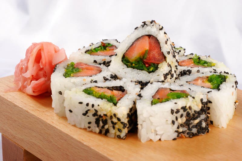 O sushi rola com atum foto de stock. Imagem de cebola - 9835898