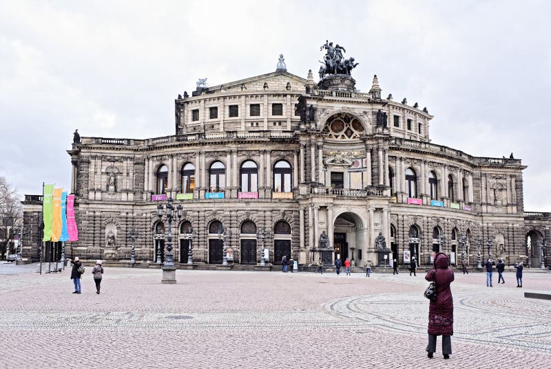 O Teatro Da ópera De Semper - Construído Pelo Projeto De Gottfried Semp ...