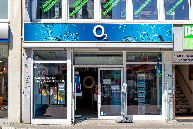 O2 telecommunication store editorial photography. Image of outdoor ...