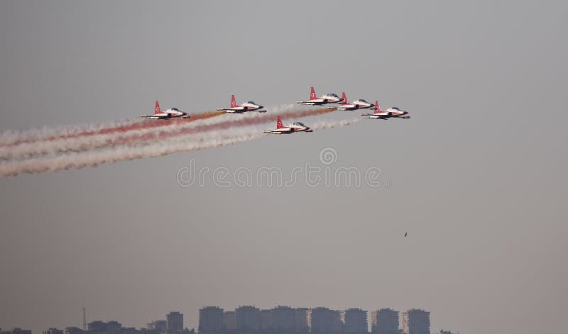 O Turco Stars Acroteam Airshow Foto de Stock - Imagem de equipe, izmir ...