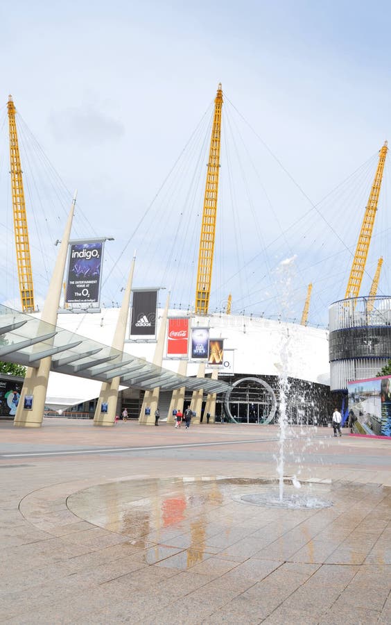 Wembley Stadium at a Sunny Day Editorial Photography - Image of ...