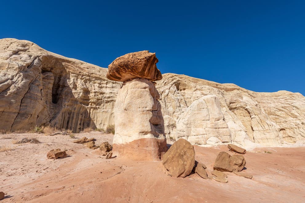 Toadstool Hoodoo in Kanab Utah Stock Photo - Image of uneven, hiking ...