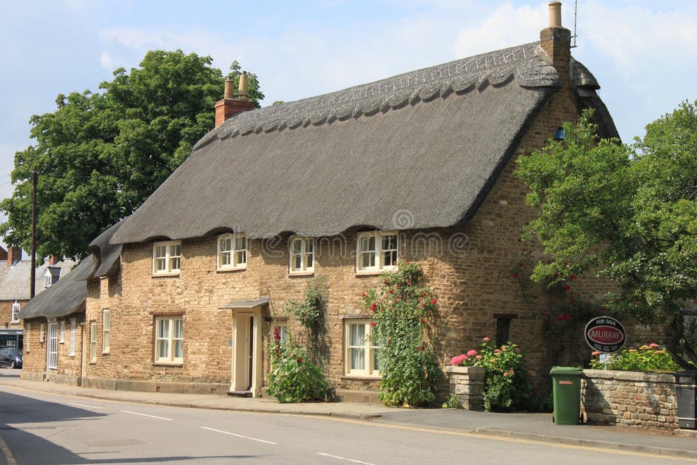 Oakham thatched house editorial stock image. Image of rufous - 49054659