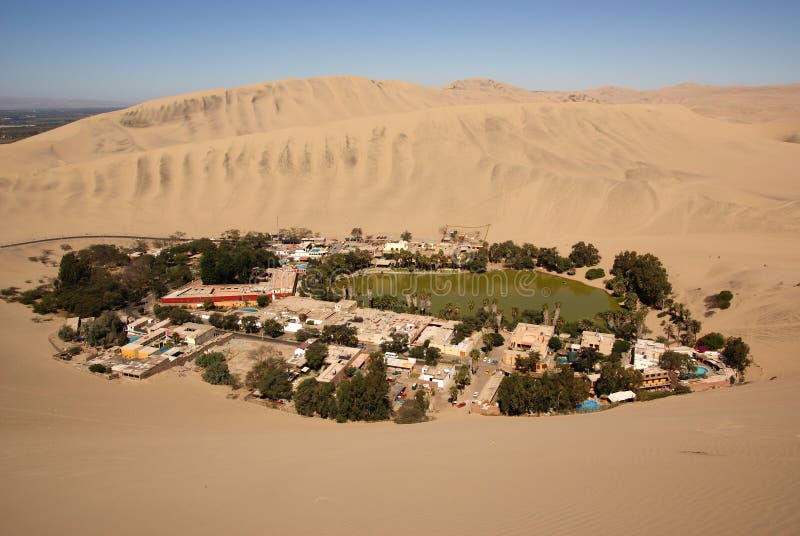 Oase van Huacachina, Peru stock afbeelding. Image of achtergrond - 22749875